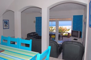 Apartamento, 3 quartos | Sala de estar | Televisor de 32 polegadas com canais por cabo