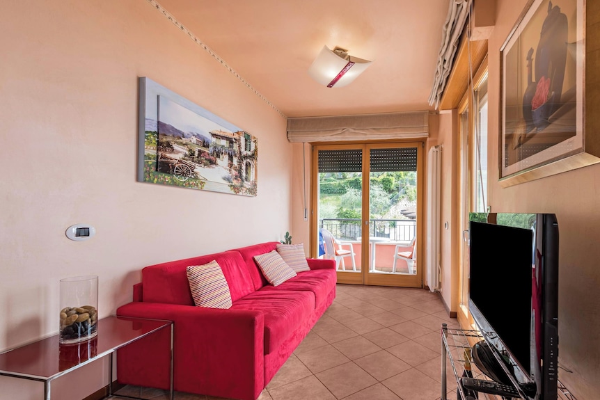 Appartement De Vacances « Luminoso Appartamento Vista Lago » : Jardin Et Vue Sur Le Lac - Torri del Benaco