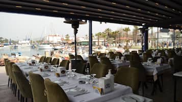 Café da manhã, almoço e jantar