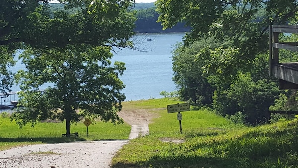 Hickory Grove Hideaway Cabin 10 - Pomme de Terre Lake, MO