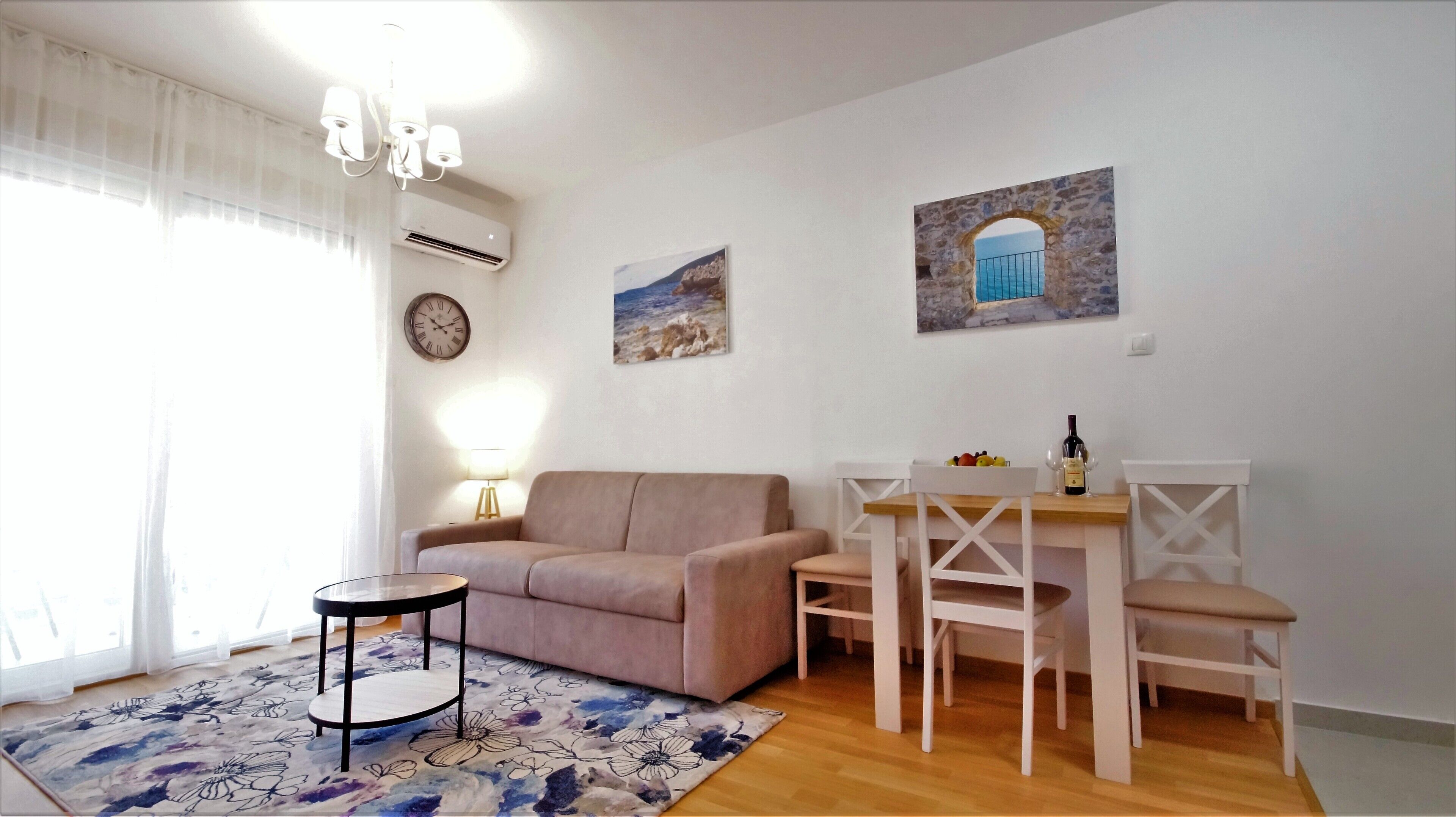 Apartamento, 1 quarto | Sala de estar | Televisor 