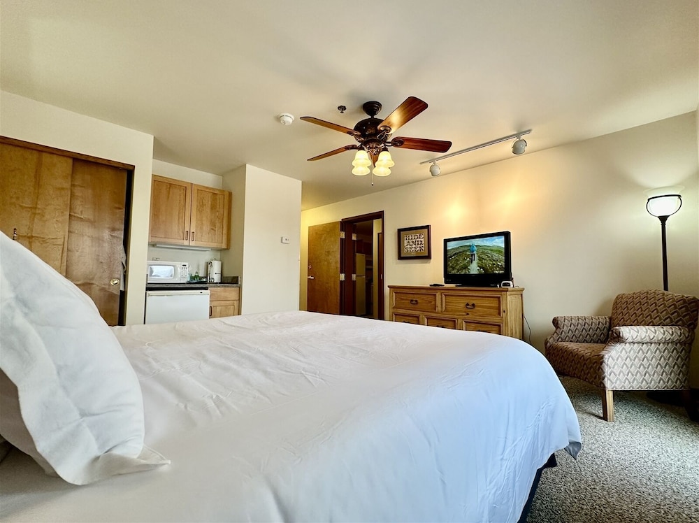 Kintla Lodge Big Mountain | 2 Bed, 2 Bath - Montana