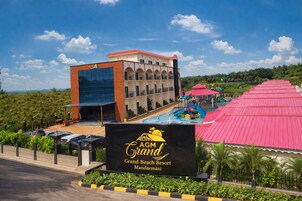 Fachada do alojamento (tarde/noite)