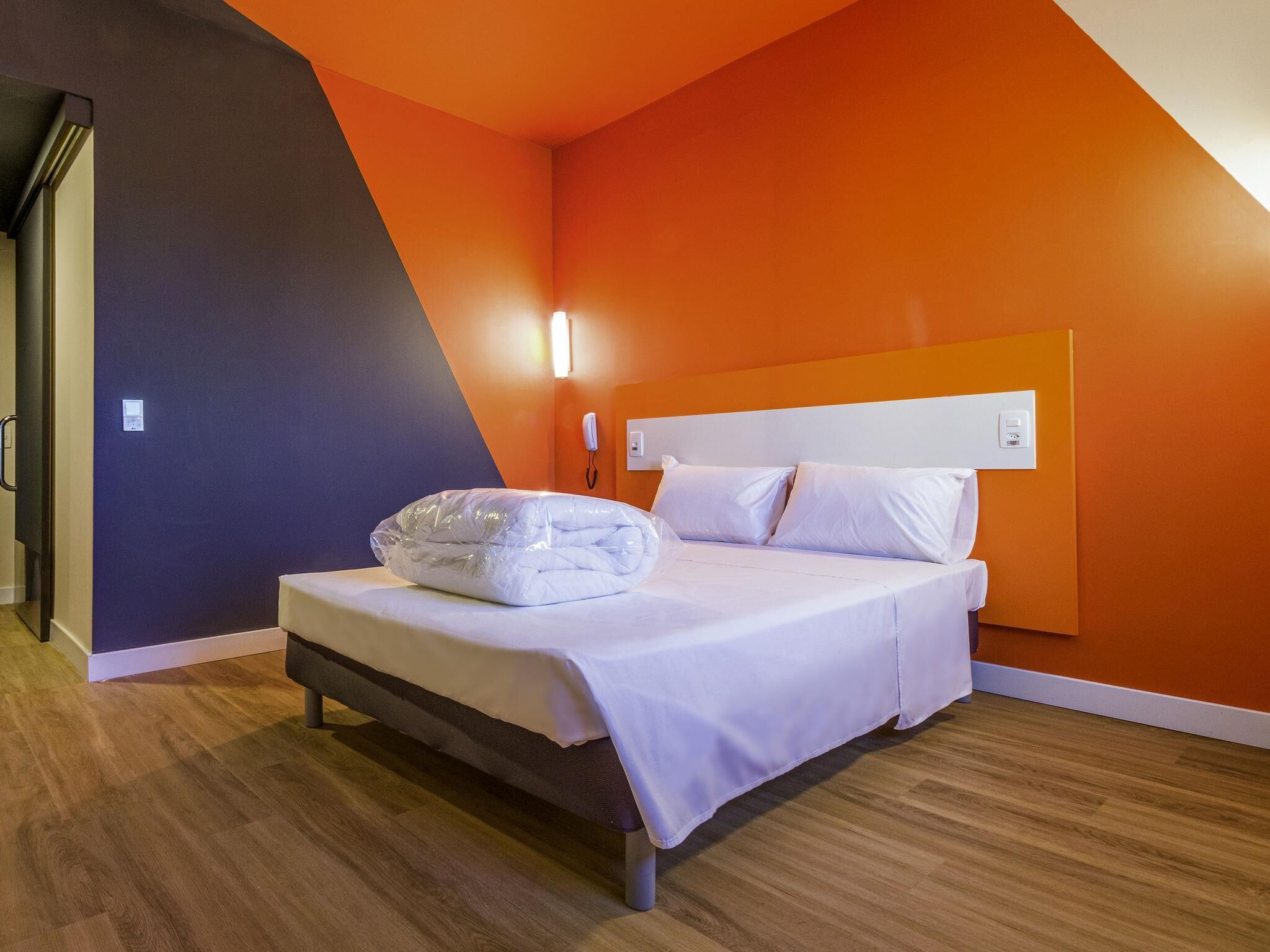Apartamento, 1 cama de casal, acessível | Cortinas blackout, quartos à prova de som, Wi-Fi de cortesia
