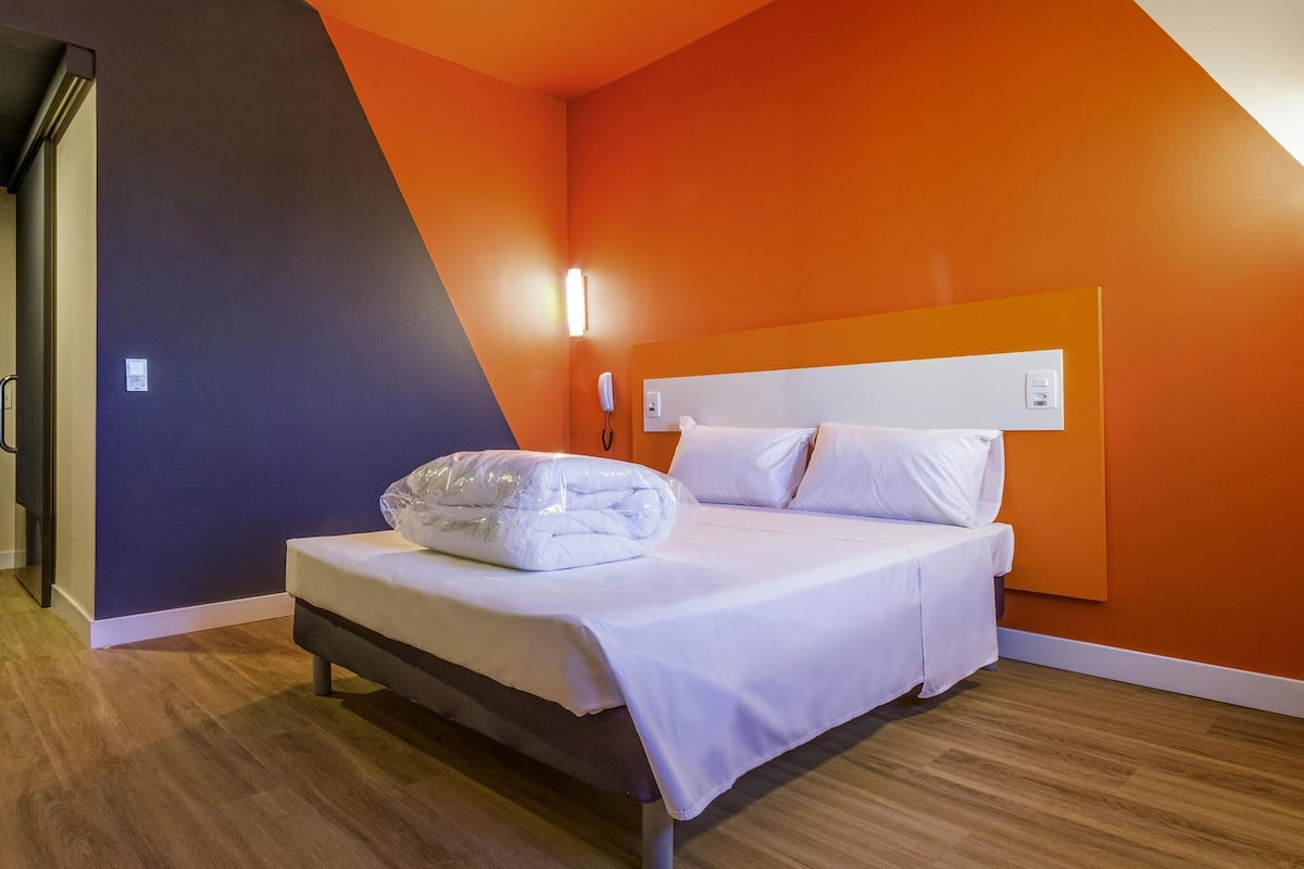 Apartamento, 1 cama de casal, acessível | Cortinas blackout, quartos à prova de som, Wi-Fi de cortesia
