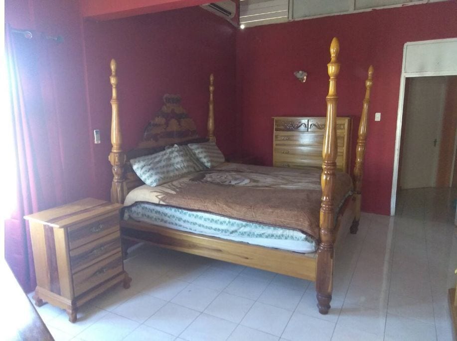 Queste Ochi Town House - Ocho Rios