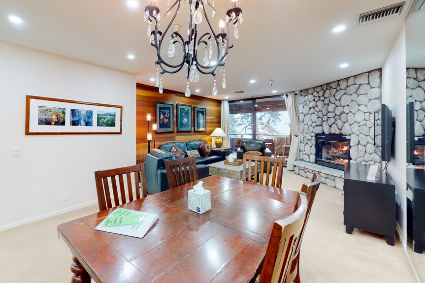 Comfortable Ski-in/ski-out Condo With Mountain Views - Mammoth Mountain, CA