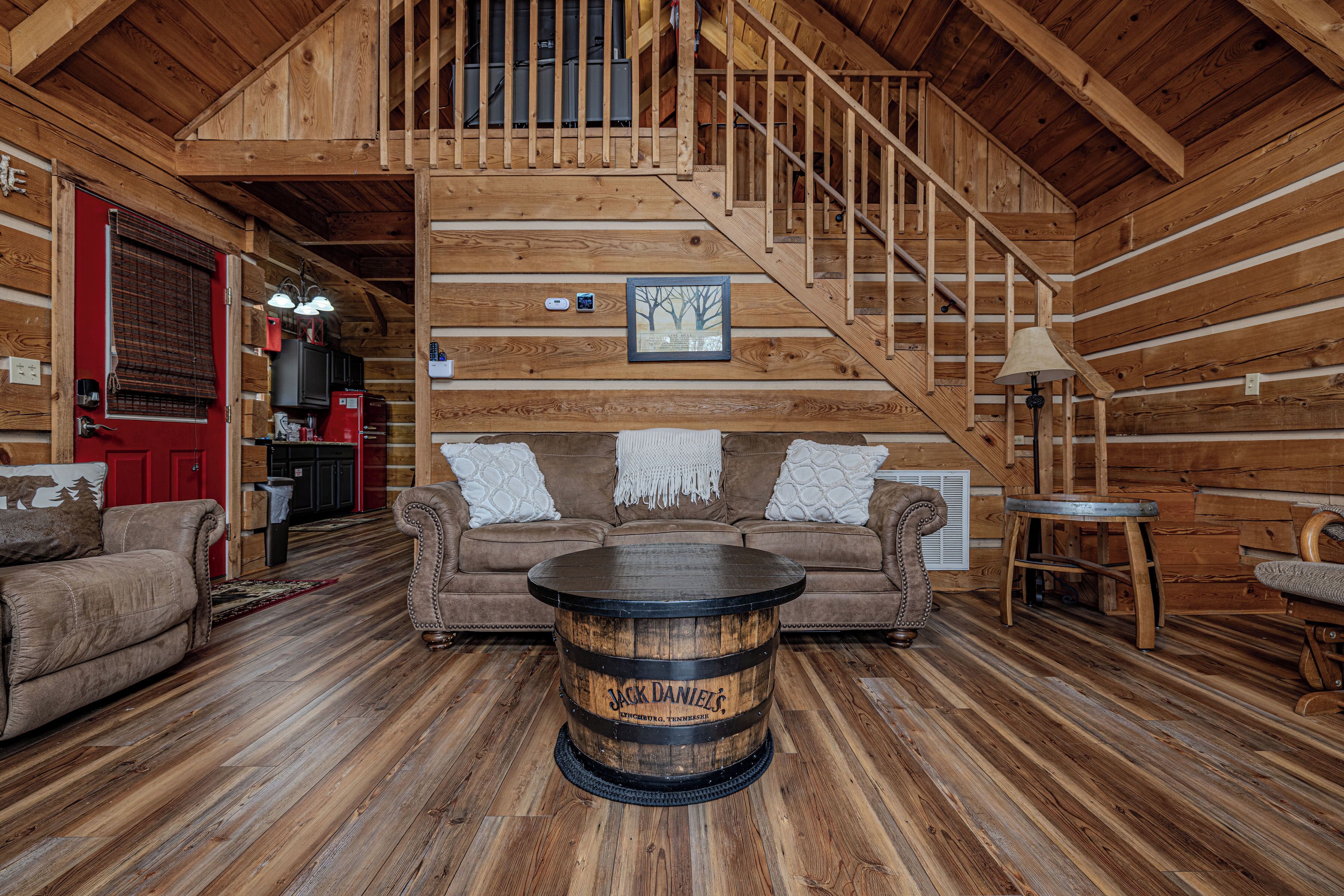 A+ Location, Private Hot Tub, Fire Pit, Arcade Game, 350mb+ Wifi - Gatlinburg, TN