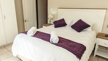 Apartamento Deluxe, 2 quartos | 2 quartos, roupa de alta qualidade, camas de colchão viscoelástico