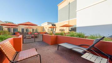 Quarto solteiro premier, 1 cama King, para não fumantes, geladeira | Terraço/pátio