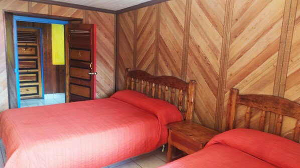 Quarto básico | Acesso grátis à internet com fio