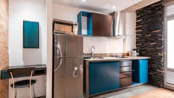 Quarto superior, 1 cama Queen | Cozinha privada | Geladeira grande, micro-ondas, liquidificador