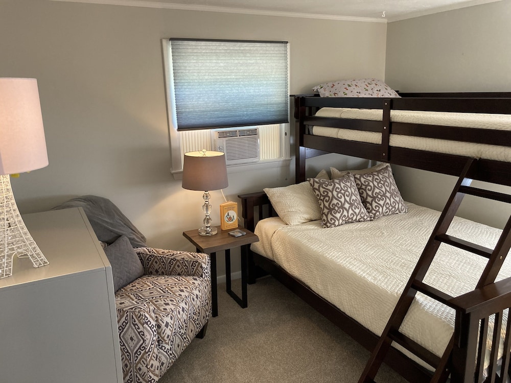 Pine Grove Cottage - Visit Monticello, Charlottesville & Many Local Wineries - Keswick Vineyards, Keswick