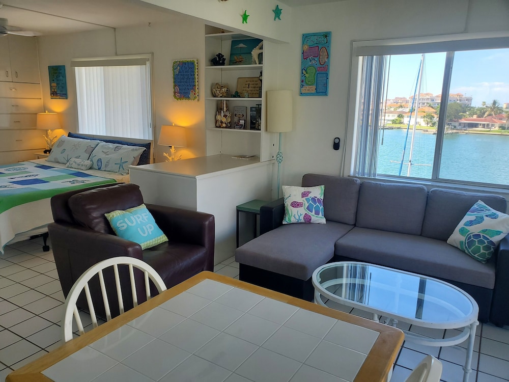 Waterview, Corner Studio #25, Family Friendly, Beaches, Top Floor, Wifi - Clearwater Beach, FL