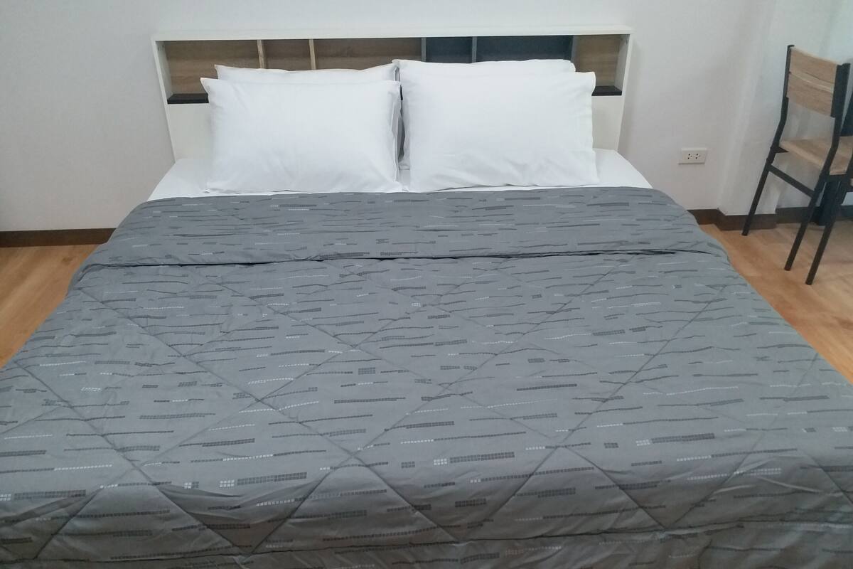 Escrivaninha, Wi-Fi de cortesia, roupa de cama