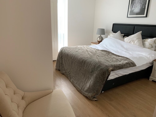 Bracknell - Stunning 2 Bedroom Flat With Spectacular Views - Bracknell