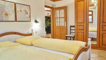 Apartamento, varanda | Escrivaninha, ferros/tábuas de passar roupa, Wi-Fi de cortesia