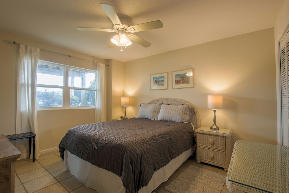 Under The Boardwalk - Across From Beach - 2 Bd / 1 Bt - Amelia Island, FL