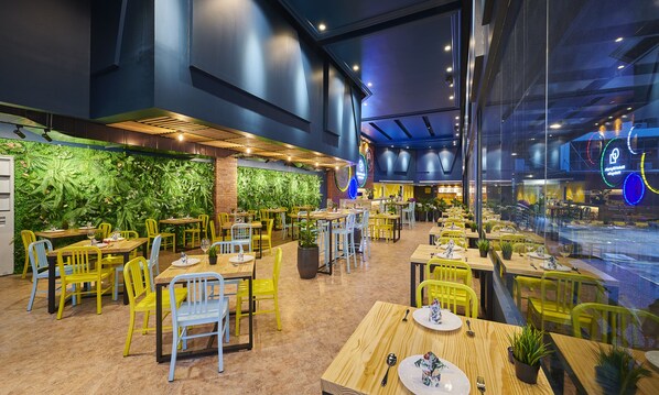 Pequeno-almoço inglês diário mediante uma taxa