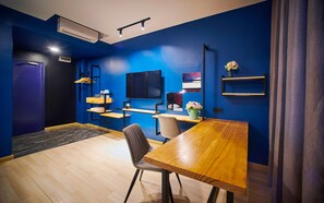 Quarto quádruplo | Escrivaninha, Wi-Fi de cortesia, roupa de cama