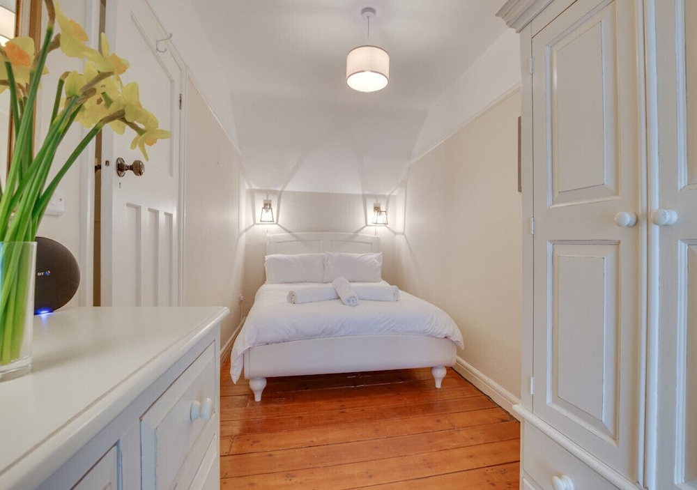 Corner Cottage, 25 Virgin Street - St Ives