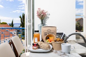 Pequeno-almoço takeaway diário (19 EUR por pessoa) 