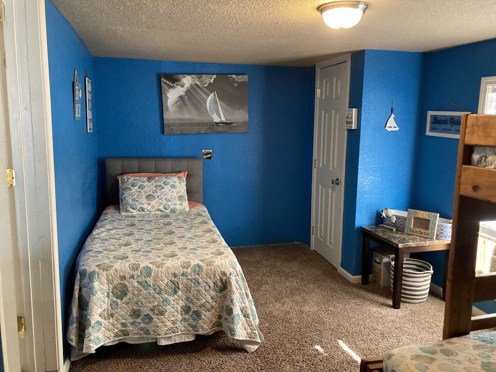 Bayside Beach Cabin<br>southern Comfort - Crystal Beach, TX
