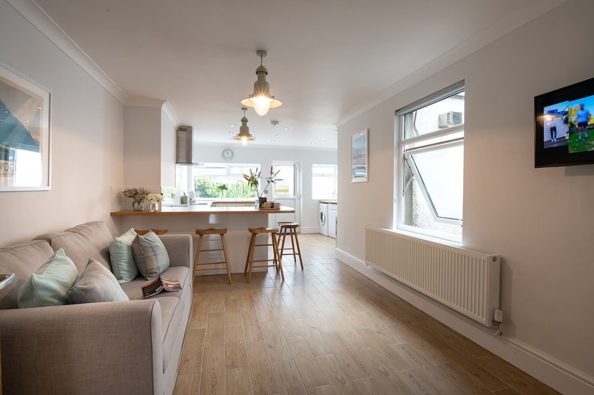 Lakeview : Stylish 4bed Home Near Maelog Lake In Rhosneigr | Managed By Anglesey Holiday Lettings - Rhosneigr