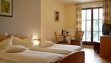 Quarto casal | Escrivaninha, Wi-Fi de cortesia, roupa de cama
