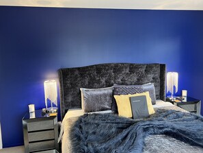 Suíte estúdio com design assinado | Cofres nos quartos, individualmente decorados