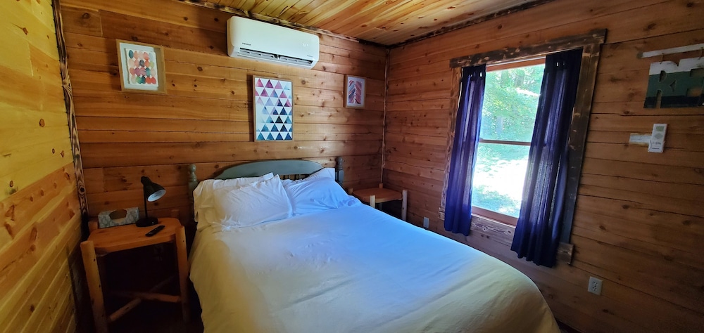 Secluded Log Cabin Getaway - Arkansas