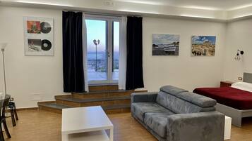 Suite-Estúdio Panorâmica, banheira de hidromassagem, vista para o mar | Secretária, secretária adequada para computadores portáteis