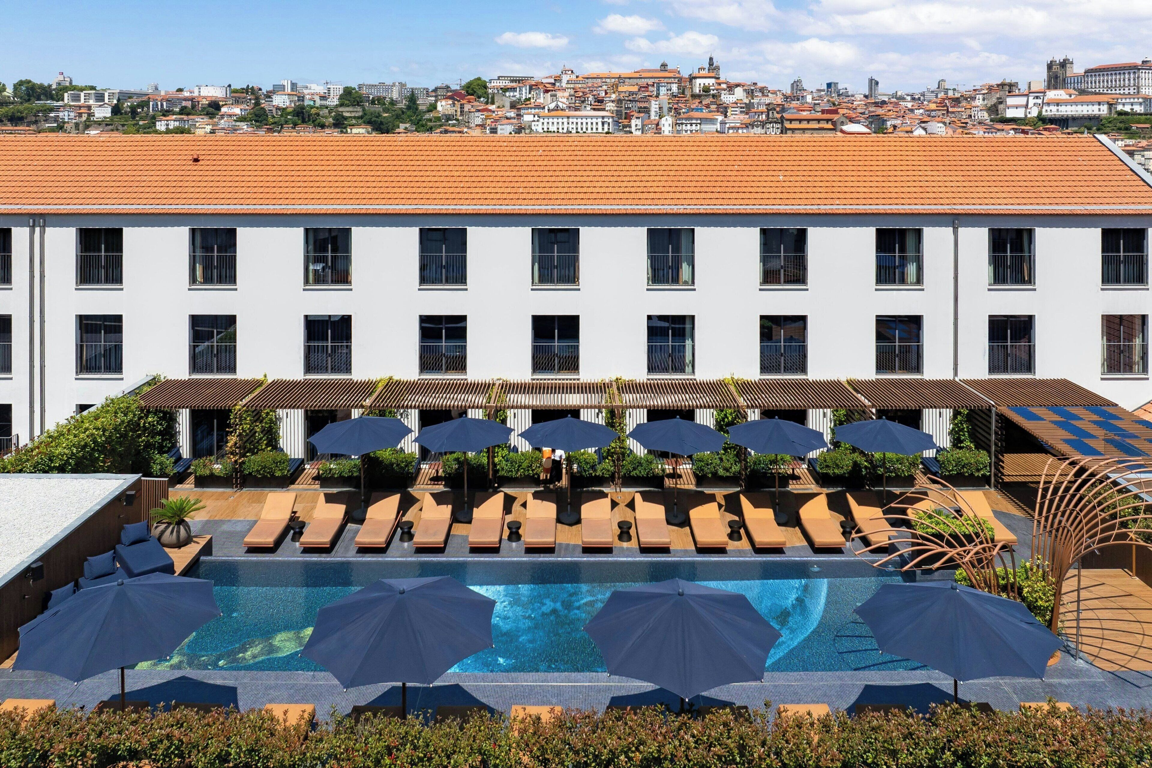 Piscina exterior, da(s) 10:00 à(s) 21:00, espreguiçadeiras 