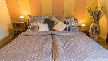 Condo | 2 quartos, Wi-Fi de cortesia, roupa de cama