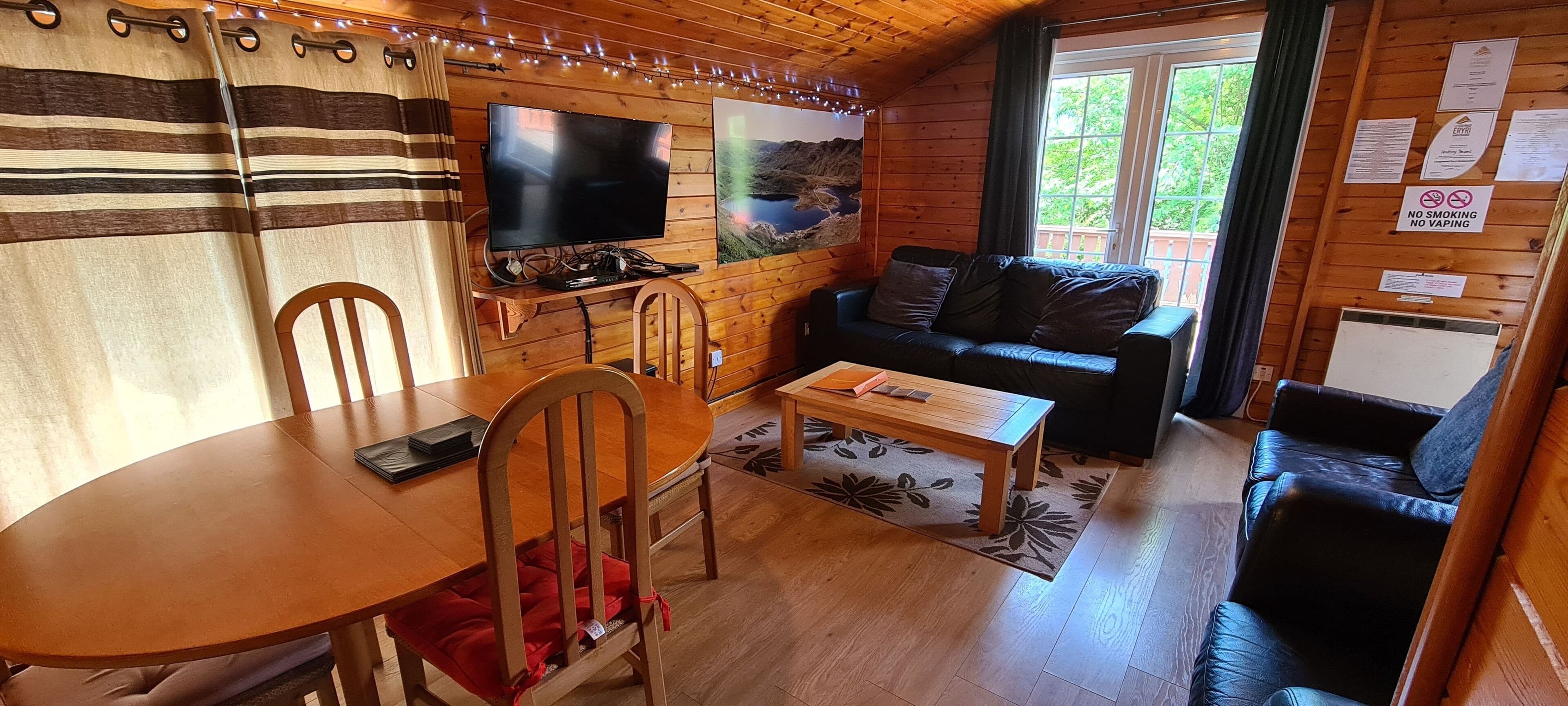 Cosy Log Cabin In Snowdonia 357, Family & Pet Friendly, Wifi, Parking. Sleeps 5. - Gwynedd