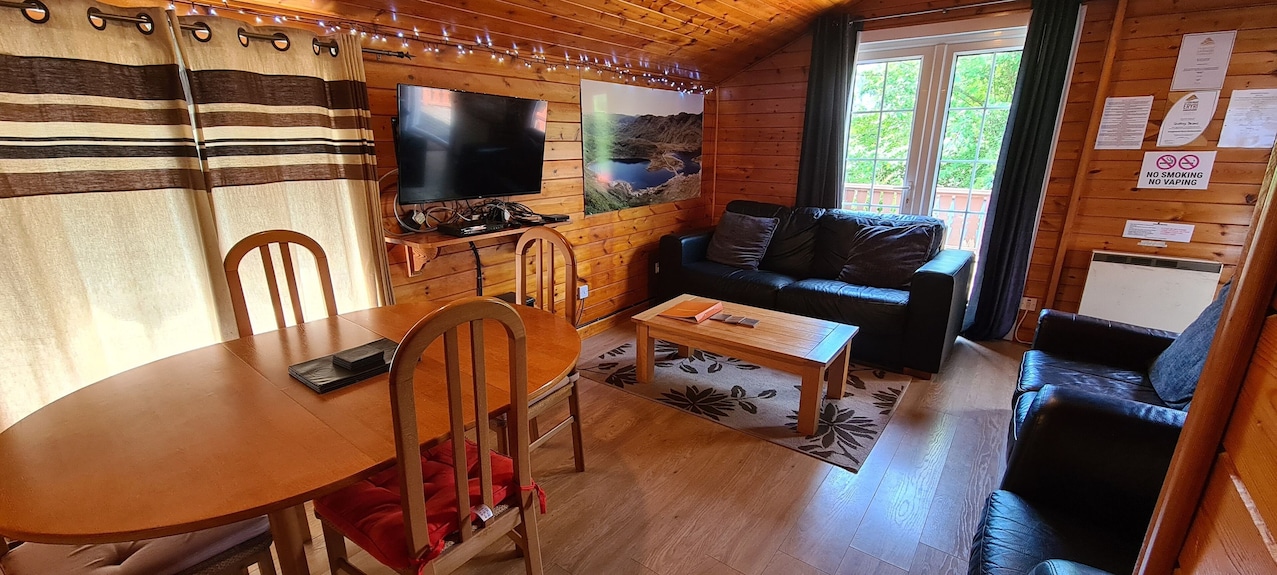 Cosy Log Cabin In Snowdonia 357, Family & Pet Friendly, Wifi, Parking. Sleeps 5. - Gwynedd