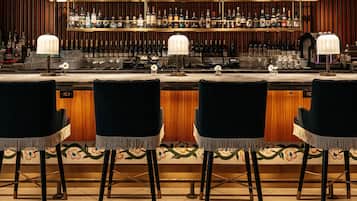 3 restaurantes, pequenos-almoços servidos, cozinha americana