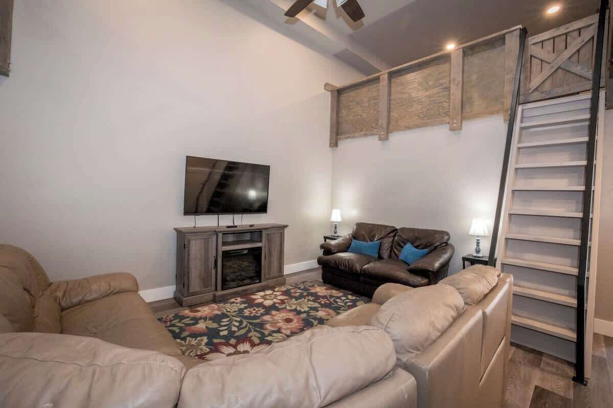 Bunker 31 - Swimming Pool, Hot Tub, Splash Pad And Beach Access! - Garden City, UT