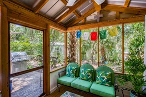 Cabine (Tin Shed Revival Cabin) | Exterior