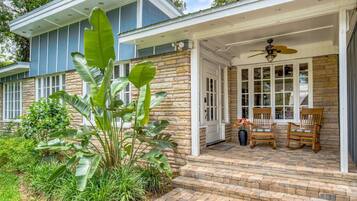 Casa (Midcentury Retreat) | Varanda