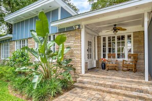 Casa (Midcentury Retreat) | Varanda