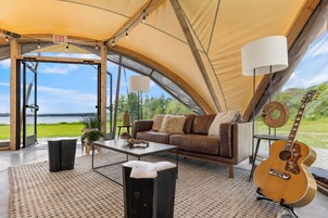 Área de estar no saguão