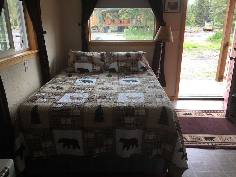 Casey’s Bear Den Is A Cozy Cabin Near Johnson Lake And The Kasilof River - Alaska