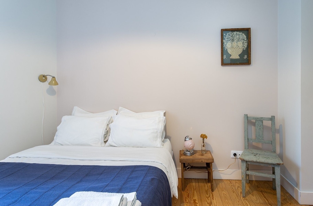 Building Of Poems Ii - Lisbonne