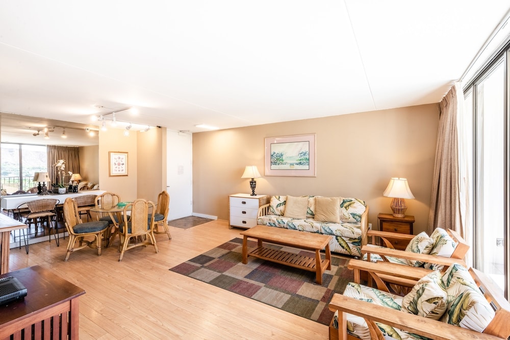 Spacious 14th Floor Corner Suite, Partial Diamond Head And Ocean Views, Free Parking! By Koko Resort Vacation Rentals - Hawaii