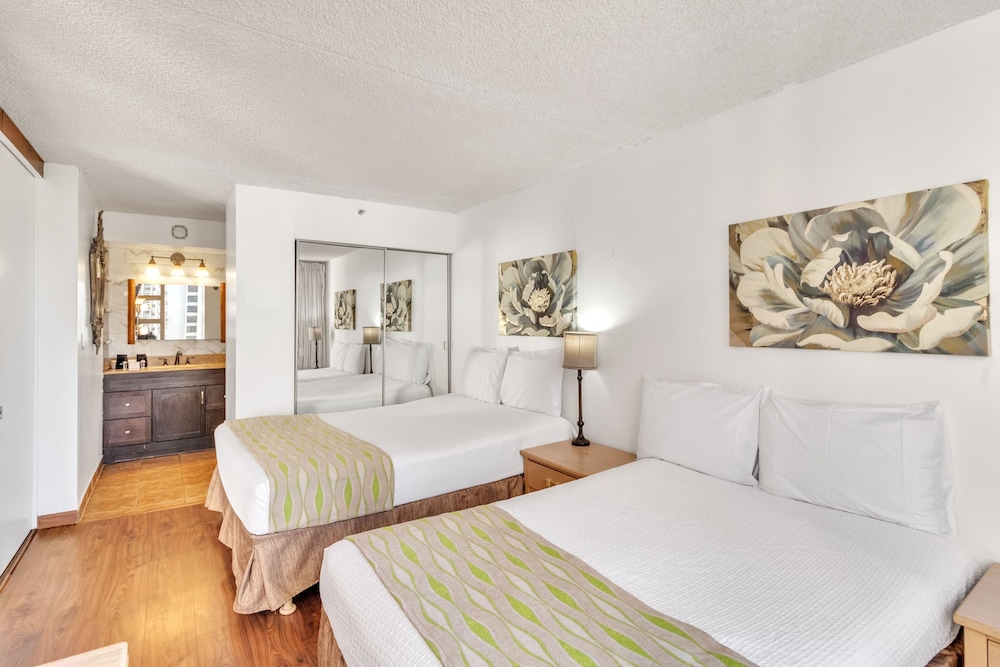 19th Floor Condo With Lanai & Sea Views - Free Parking! By Koko Resort Vacation Rentals - Honolulu, HI