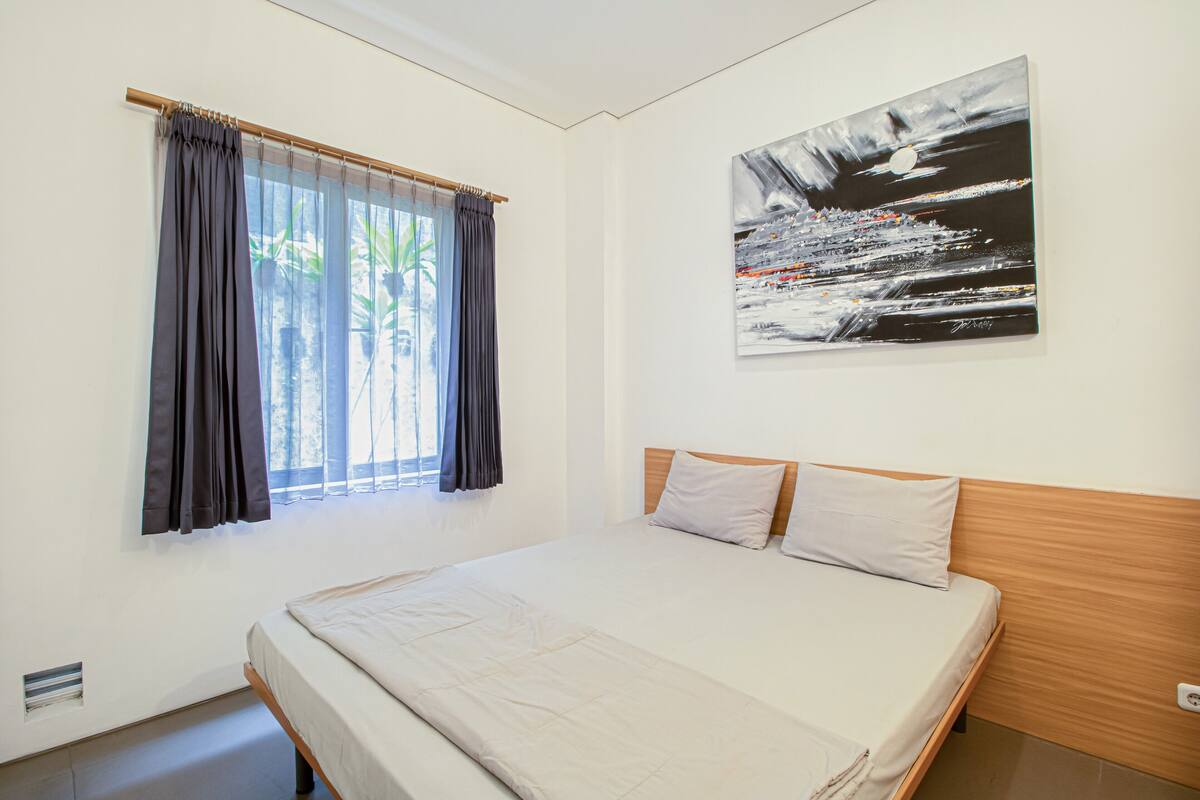 Quarto superior, 1 cama Queen | Escrivaninha, quartos à prova de som, Wi-Fi de cortesia, roupa de cama