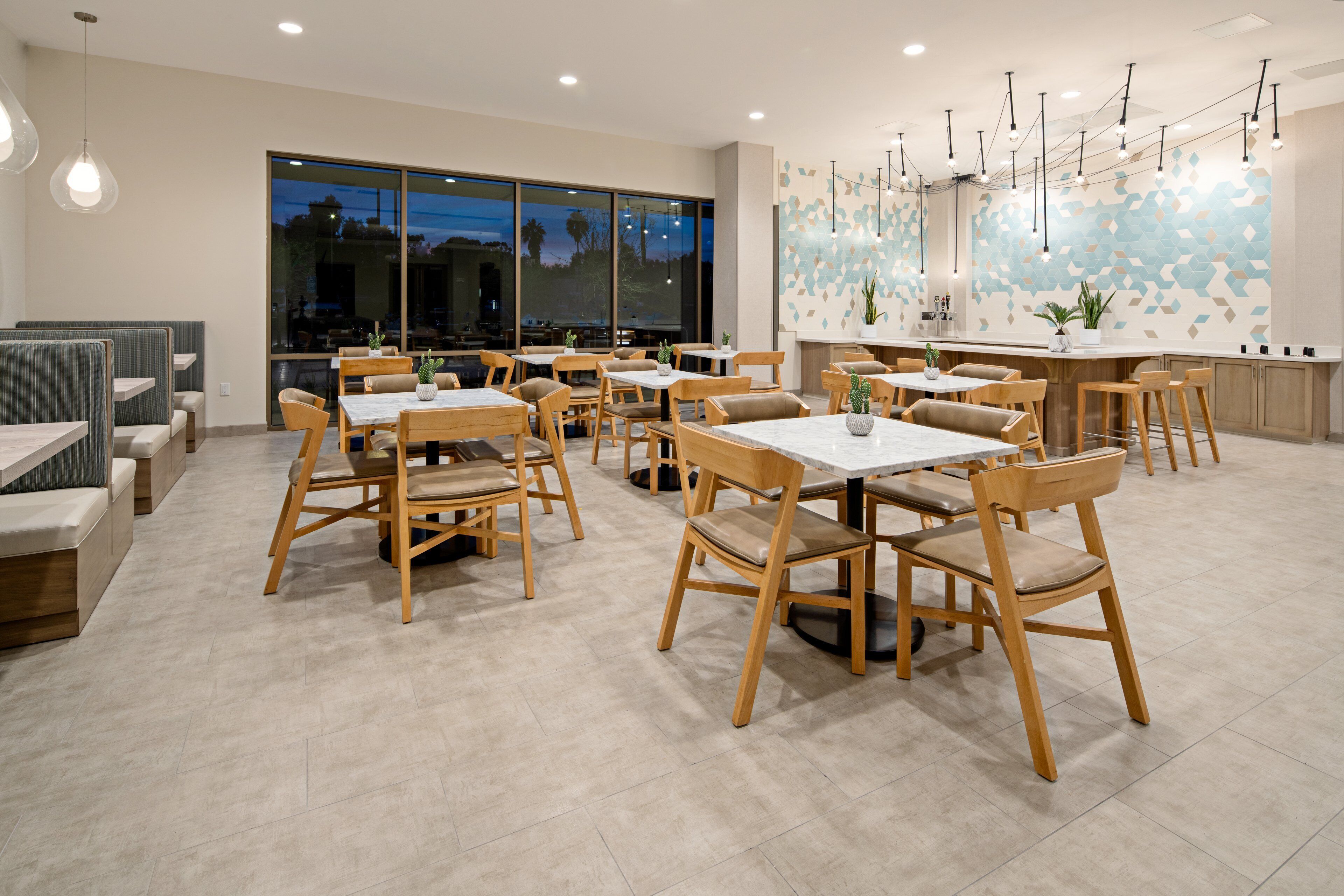 Pequeno-almoço tipo buffet diário incluído 