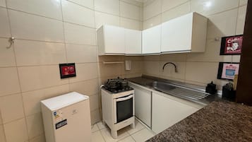 Quarto Superior, cozinha, vista para o lago | Minibar, com decoração personalizada, com mobília individualizada