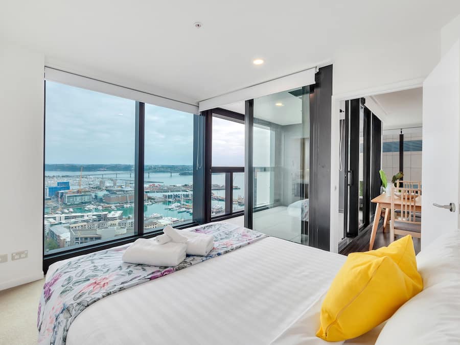 Apartamento, 2 quartos, Vista para a cidade | 2 quartos, cofre no quarto, com decoração personalizada